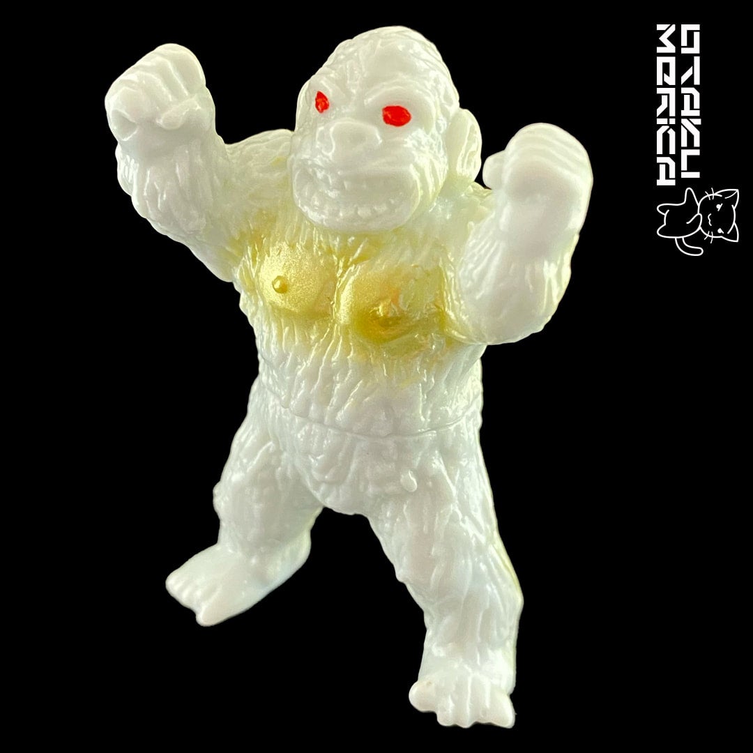 Marusan Margacha Giant Gorilla/King Kong (Gray, Metallic Gold) - Ultraman Kaiju Sofubi Figure ...